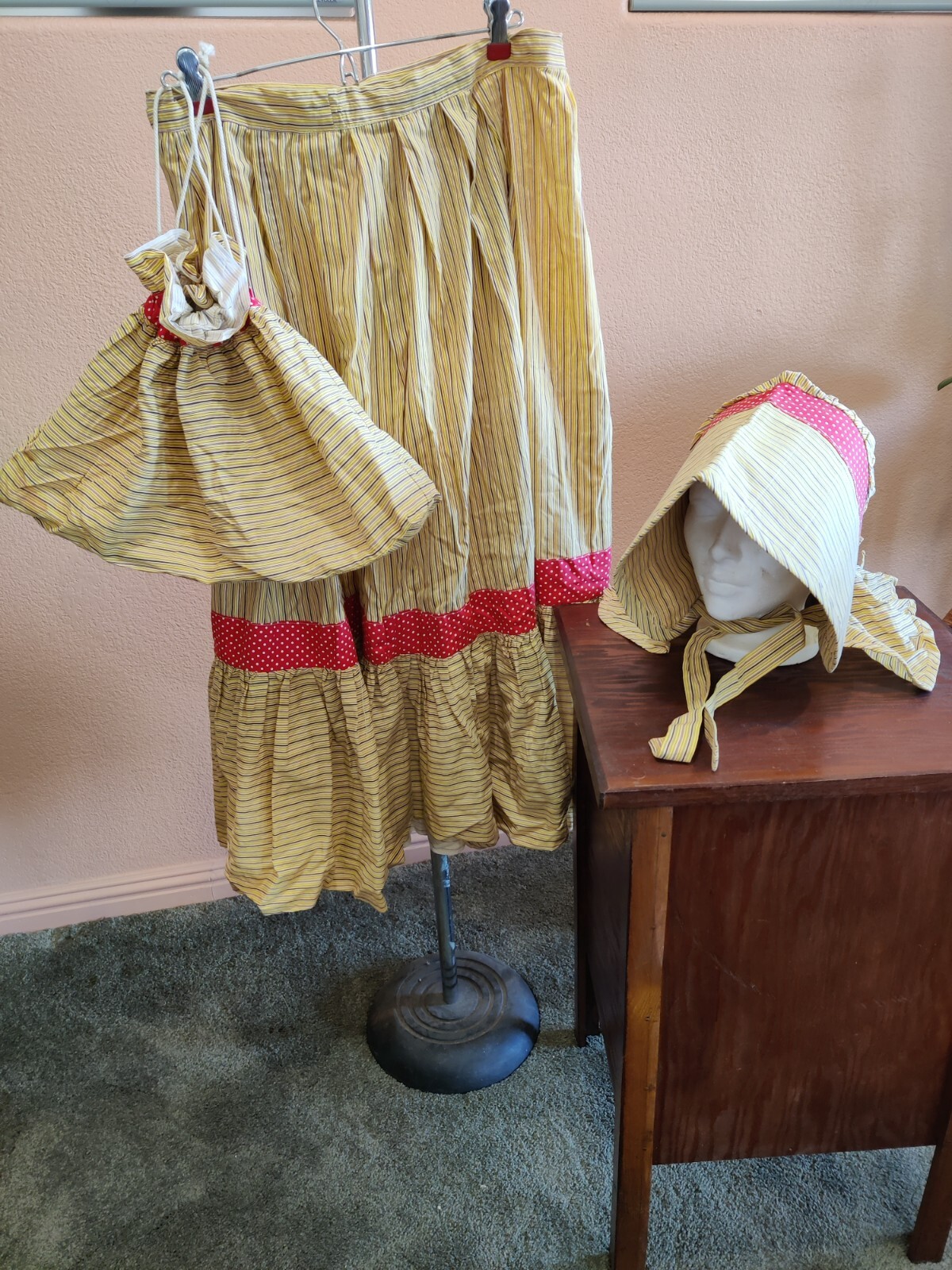 Authentic Women's Frontier outfit Sunbonnets, Feedsac… - Gem