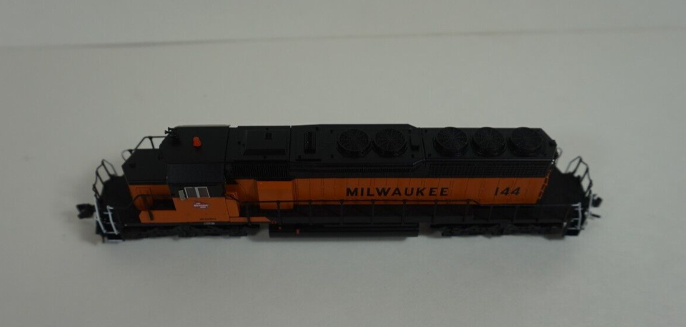 N Scale InterMountain Milwaukee Road SD40-2 Diesel Engine Locomotive ...