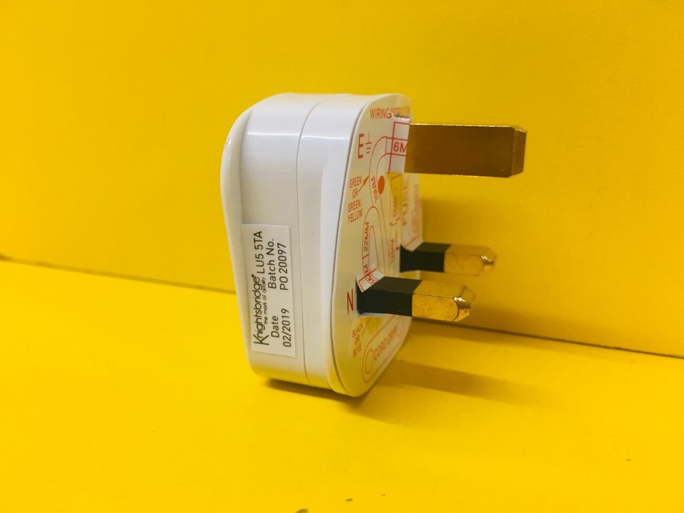 3 Pin Plug Top 13A Fuse 230V White Power Socket Adapter Electrical ...