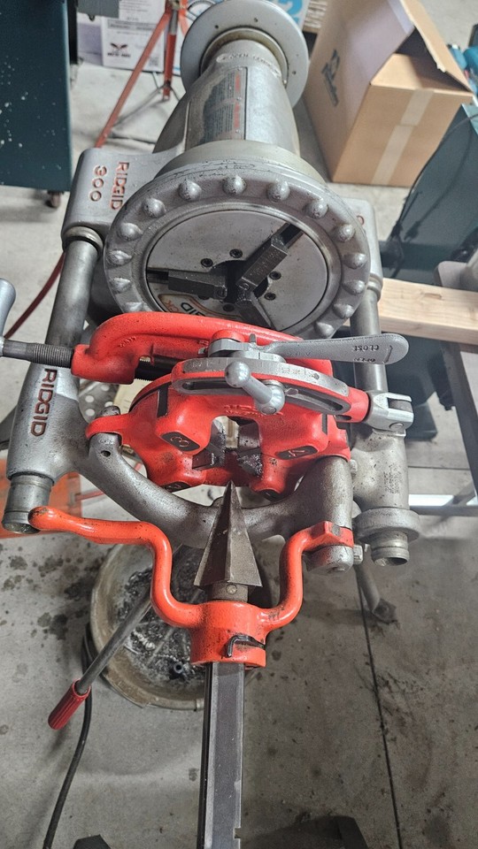 Ridgid 300 Pipe Threader Machine with two die heads and extra cutters ...