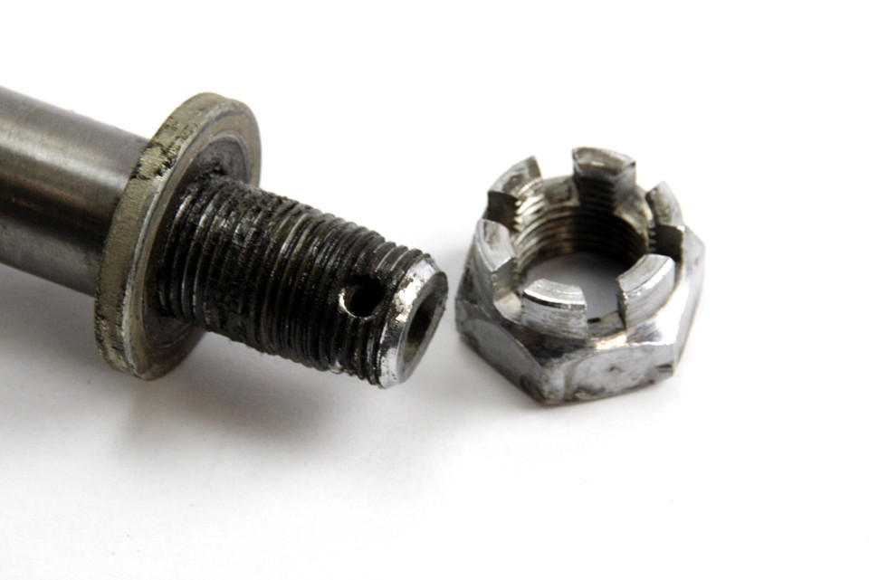 Rear back wheel axle bolt shaft 1984 1985 1986 1987 Yamaha Venture ...