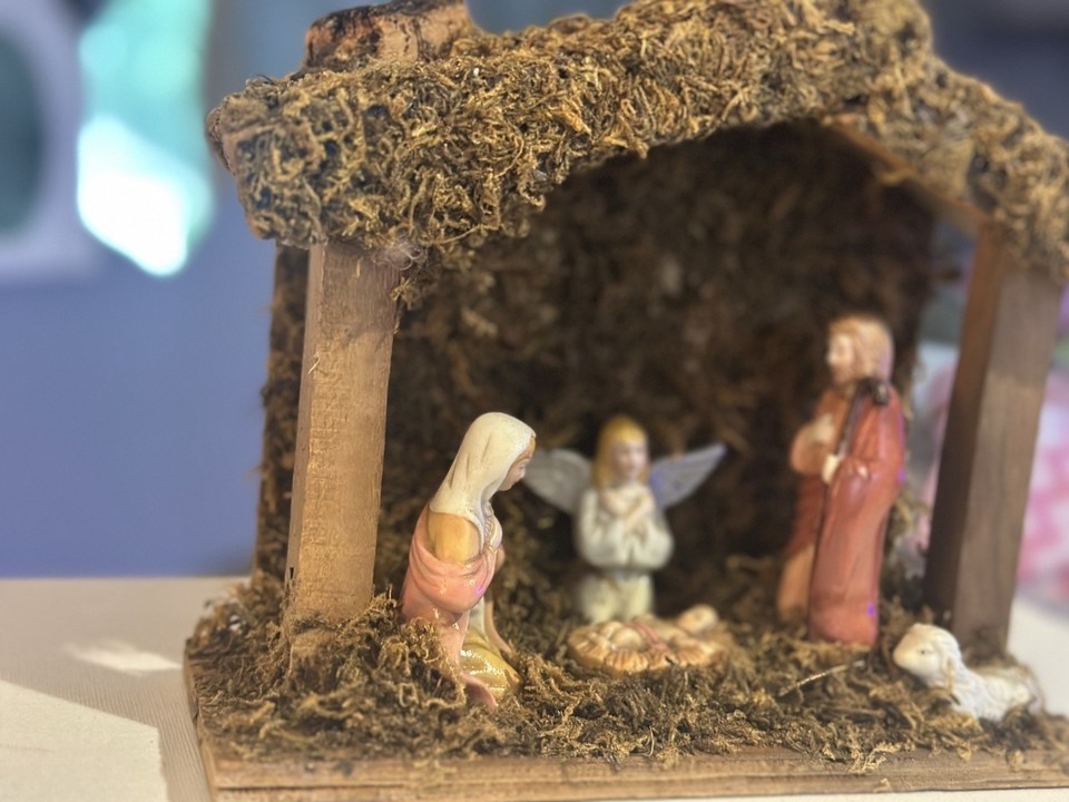 Miniature Nativity Scene Set with Stable and Figurines | eBay