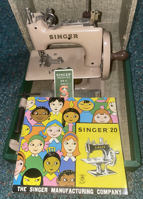 Sewing Machines - Singer 20 Toy Child's Sewing Machine