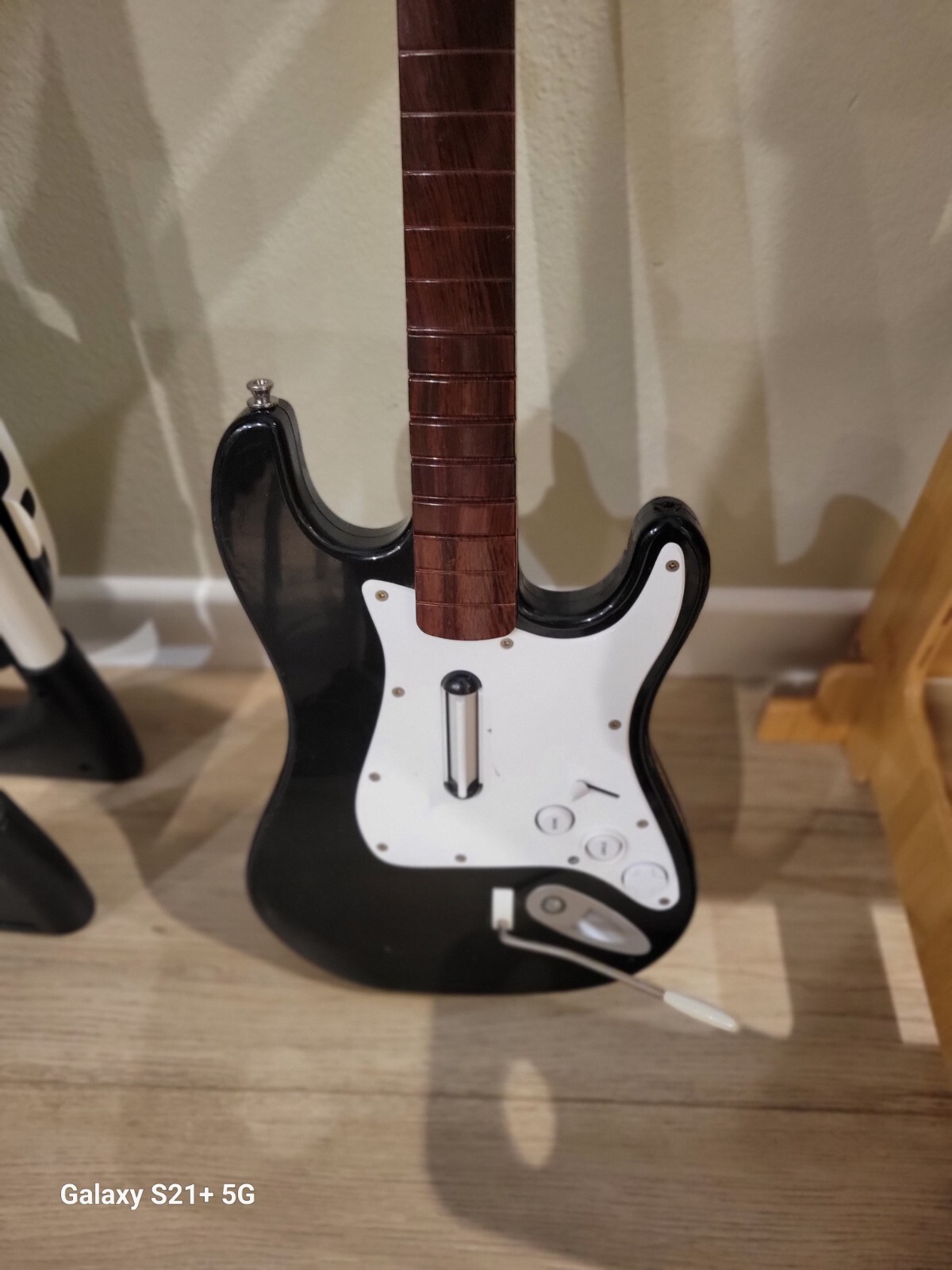 Rock Band Wireless Fender Stratocaster Xbox 360 XBGTS2 Guitar Hero ...