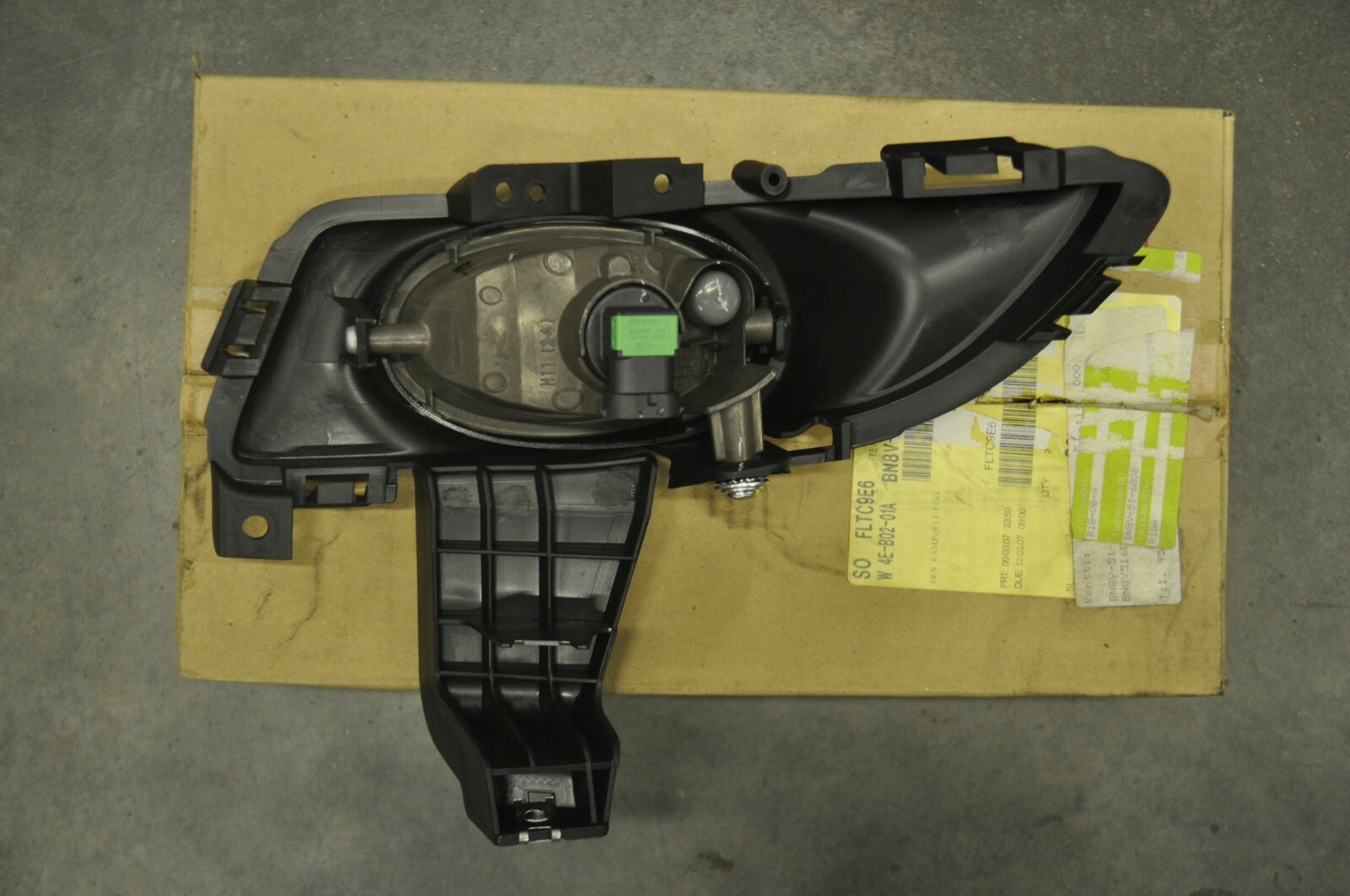 MAZDA 3 2003 - 2009 FRONT RIGHT FOG LAMP NEW GENUINE OEM BN8V-51-680B ...