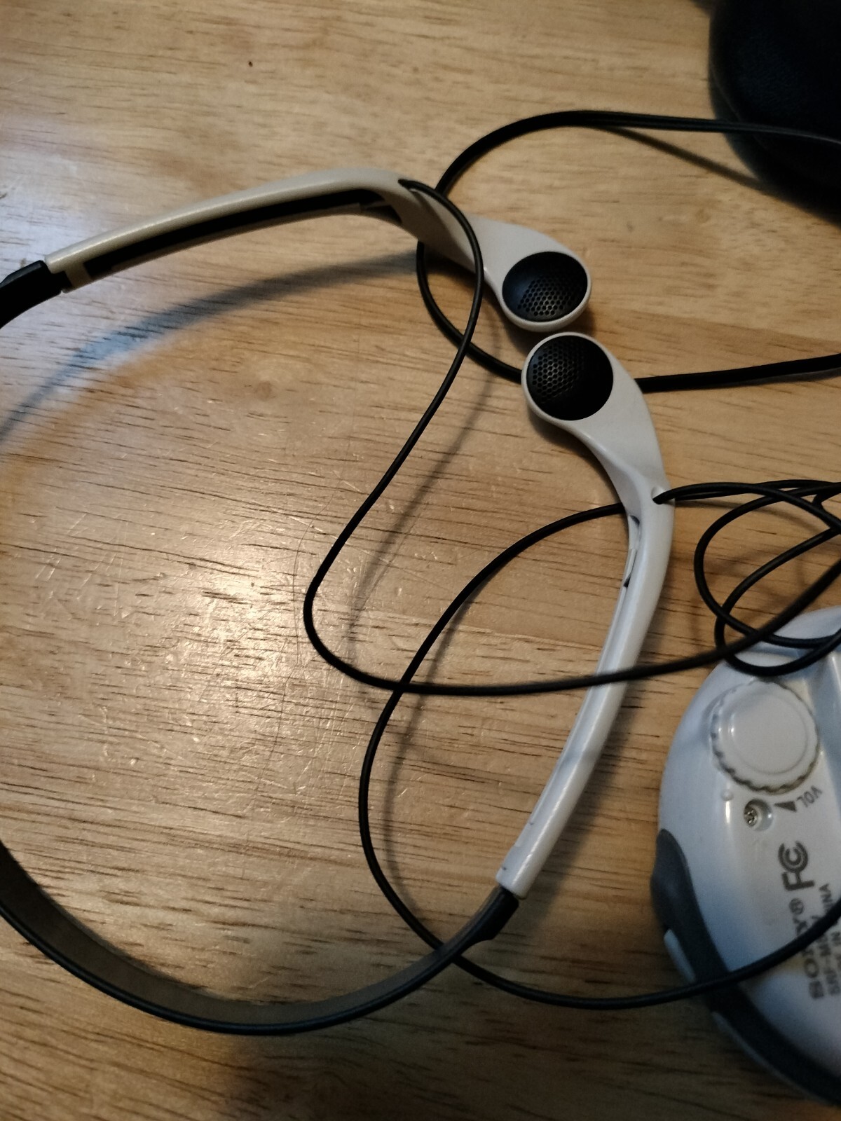 Sony Walkman SRF-M85V Mega-Bass Radio & Sony MDR-W014 Headphones ...