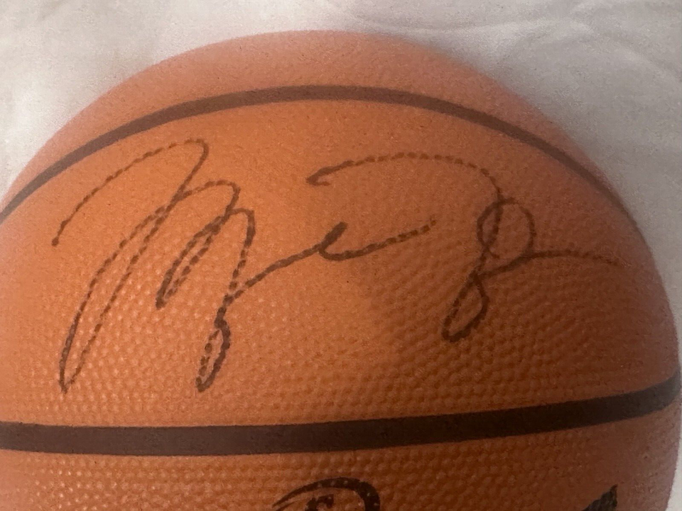 MICHAEL JORDAN Signed Basketball - Chicago Bulls - Authenticated ...