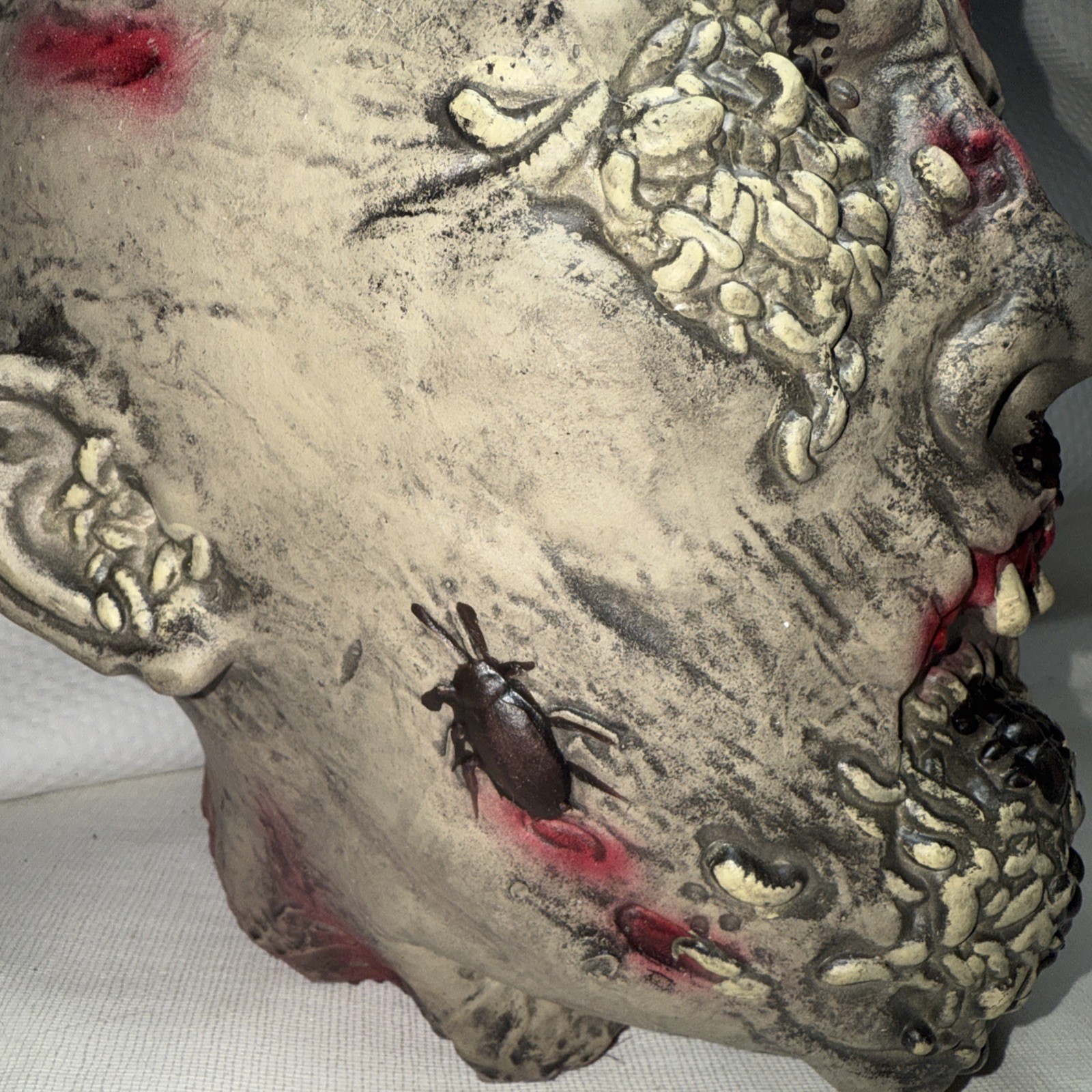 !Hanging Severed ZOMBIE Head Corpse Rotten Maggots Halloween Prop ...