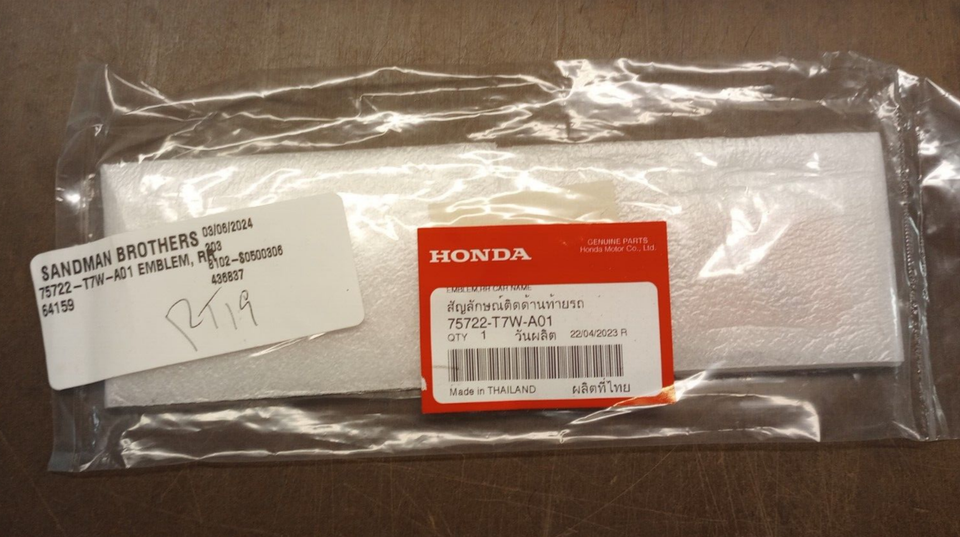 Genuine OEM Honda 2016-21 'HR-V' Rear Liftgate Nameplate 75722-T7W-A01 ...