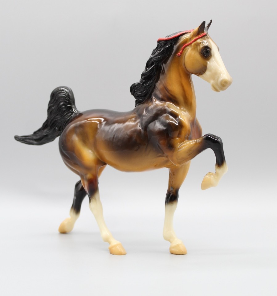 Breyer Toys R Us Valiant Five Gaiter 2001 Showcase Edition Glossy ...