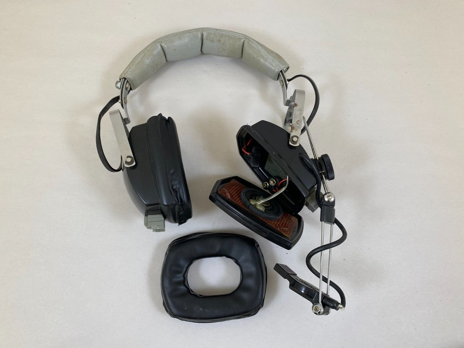 (3) VINTAGE OLD AVIATION HEADSETS SOFT COMM AUDIO COM, DISPLAY? PARTS ...