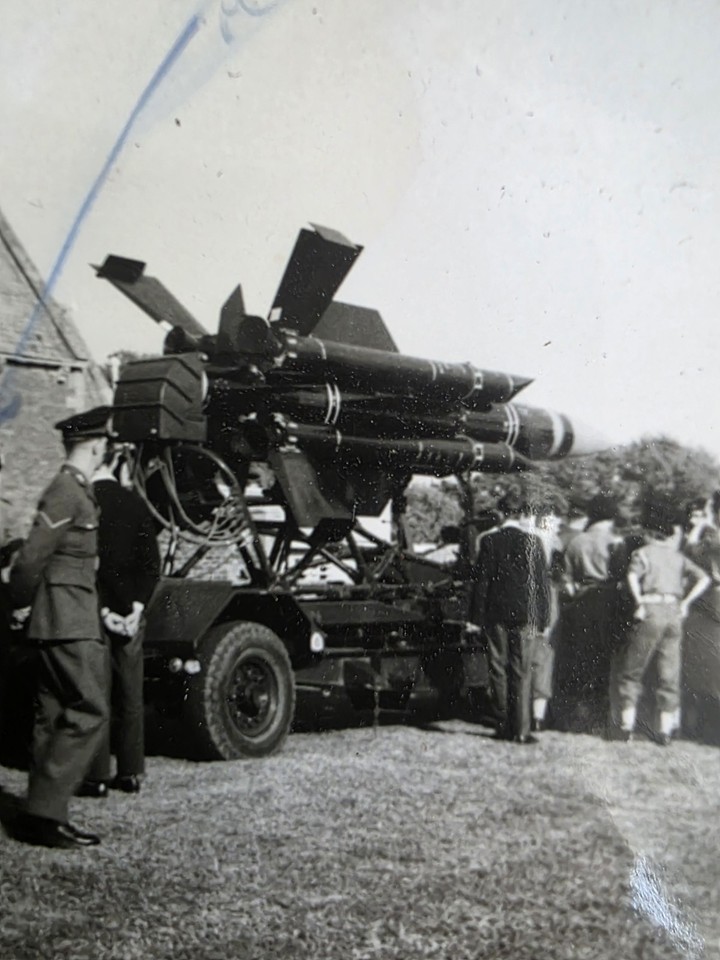 TRANSPOTING A WW2 ROCKET LAUNCHER ORIGINAL WW2 PHOT0 9x9cm App | eBay