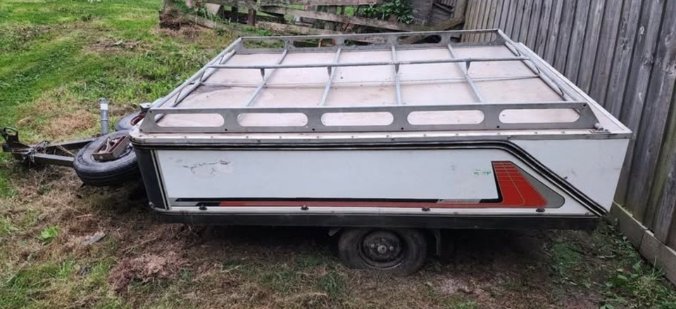 CAMP TRAILER,hard floor, easy set up. Camp-o-matic.wash mark gone ...