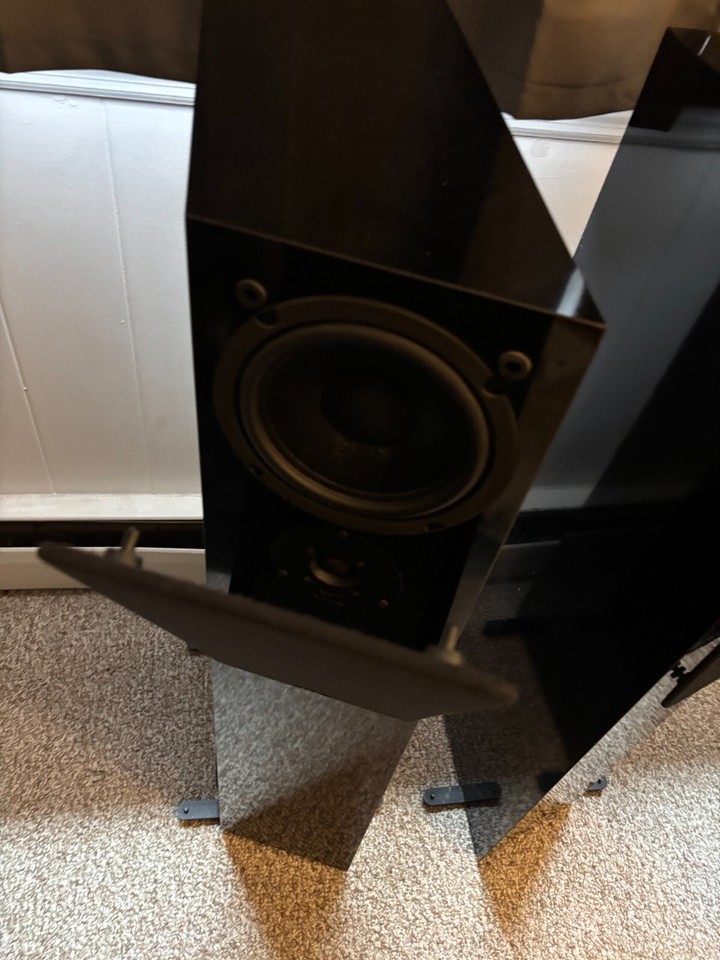 Tested - Great Condition - NHT model 2.5 Speakers - excellent deal ...