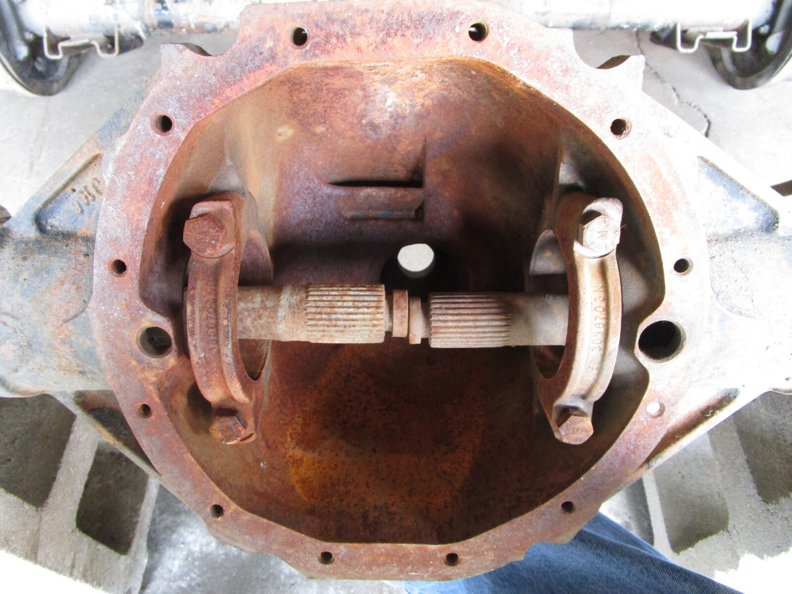 1967 Camaro RS SS Z28 12 bolt rear end housing code PF 3:31 Posi ...