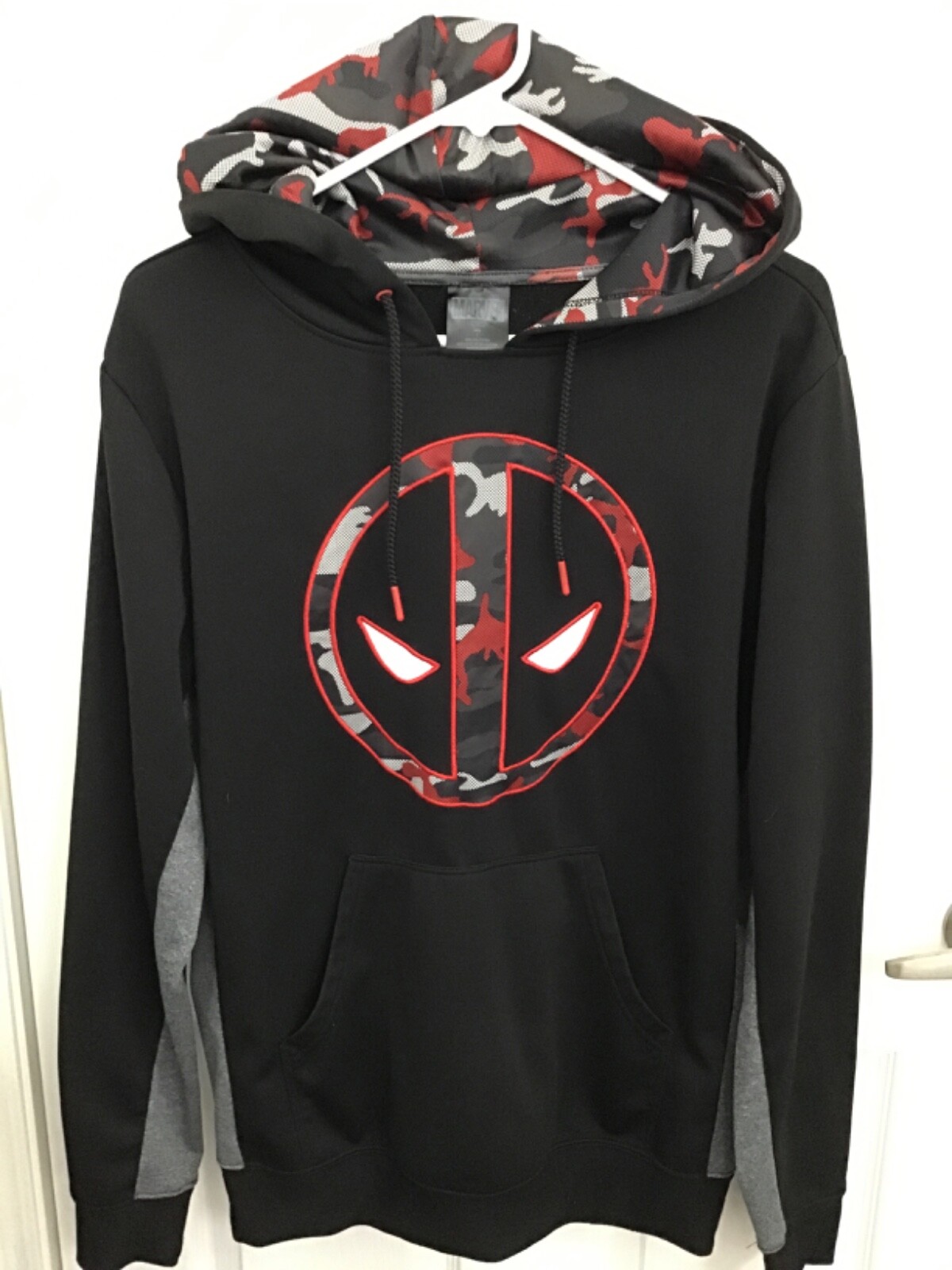 Marvel Deadpool Symbol Red Spray Paint Hooded Long Sl… - Gem