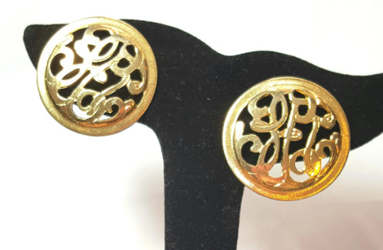 1980s Vintage Gold Scroll-Work Classic Round Pierced … - Gem