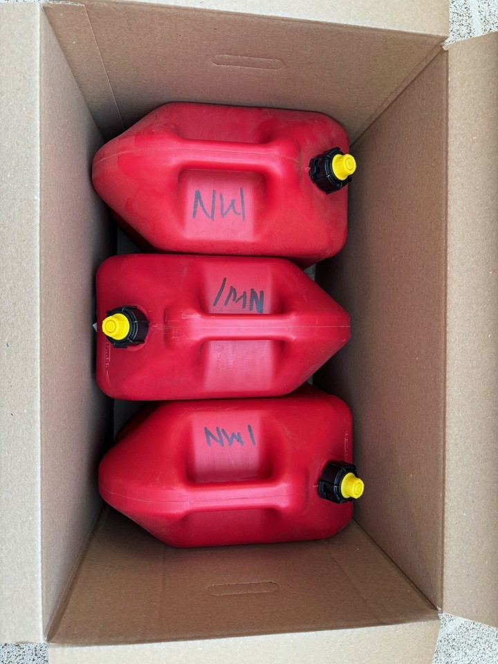 (3 Pack) Original Blitz Pre-Ban 5 Gallon Gas Can Model #50833 | eBay