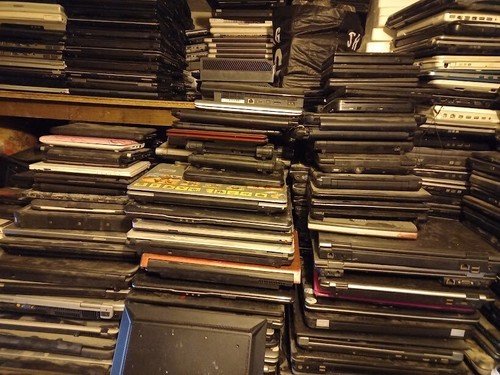 job lots(minimum 10pcs)mix brand,old laptops for export or repair and ...