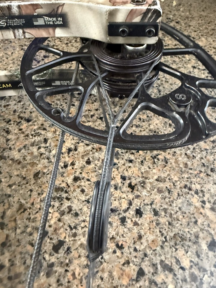 NICE Matthews Halon 6 Bow 70LBS 28”Compound Hunting Bow RH | eBay