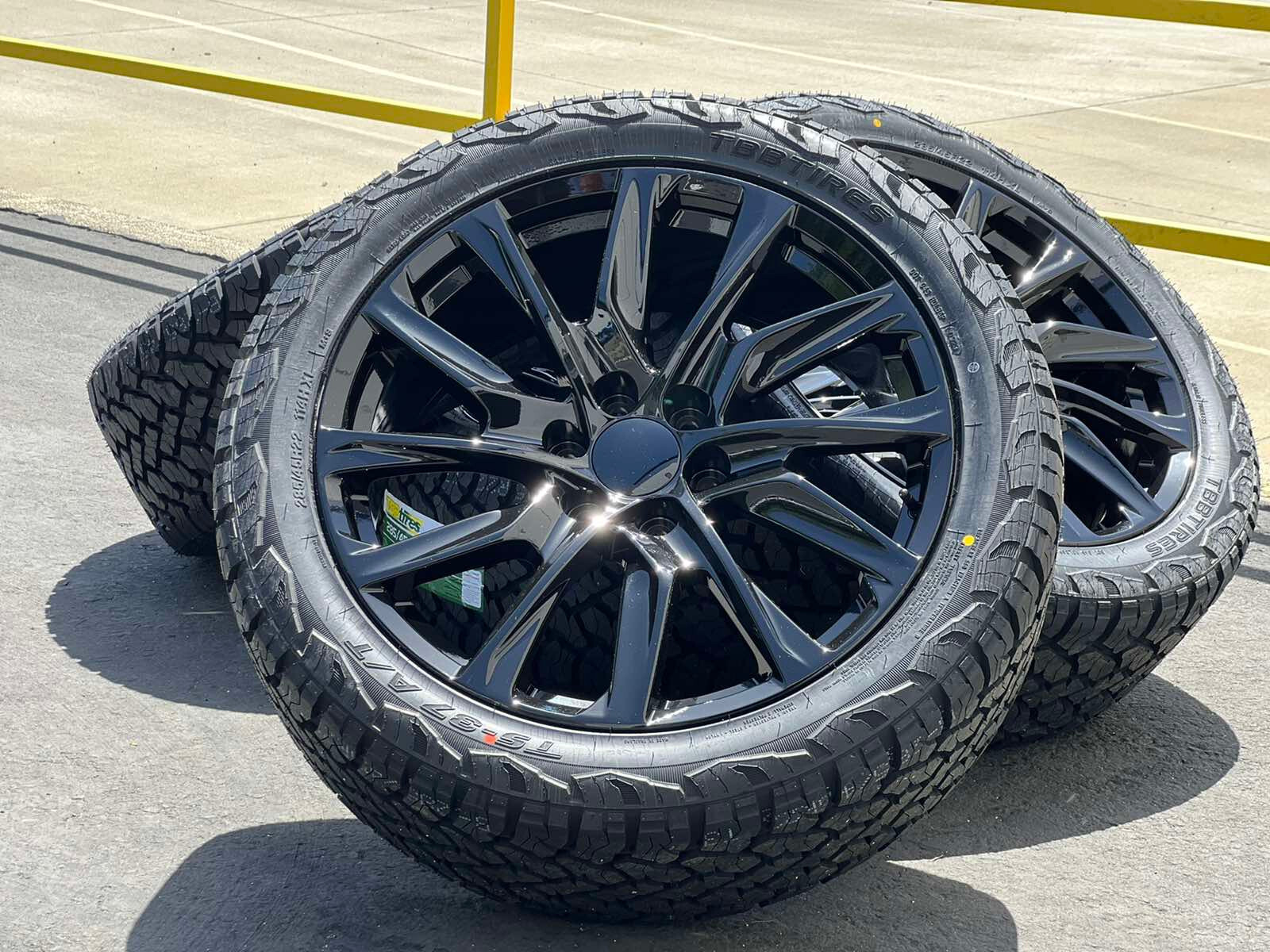 2024 Wheels Rims Tires 22" Chevy Silverado 1500 Suburban Tahoe OEM ...