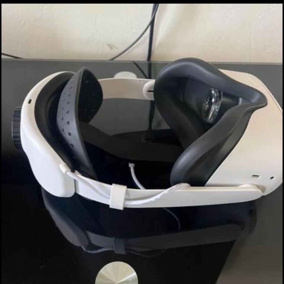 Oculus Quest 2 256GB with dual charger, battery extension pack ...