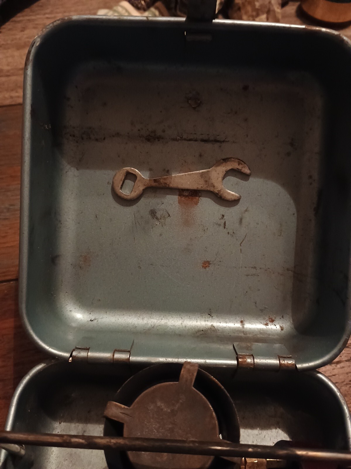 Vintage PRIMUS 8R Camp Stove Gasoline Made Sweden Metal Case Working w ...