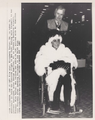 Elizabeth Taylor + George Hamilton (1987) Original VintaPhoto K 128 | eBay