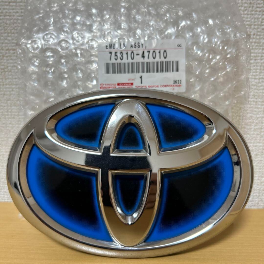 Genuine Toyota Front Grille Emblem 75310-47010 Prius New | eBay