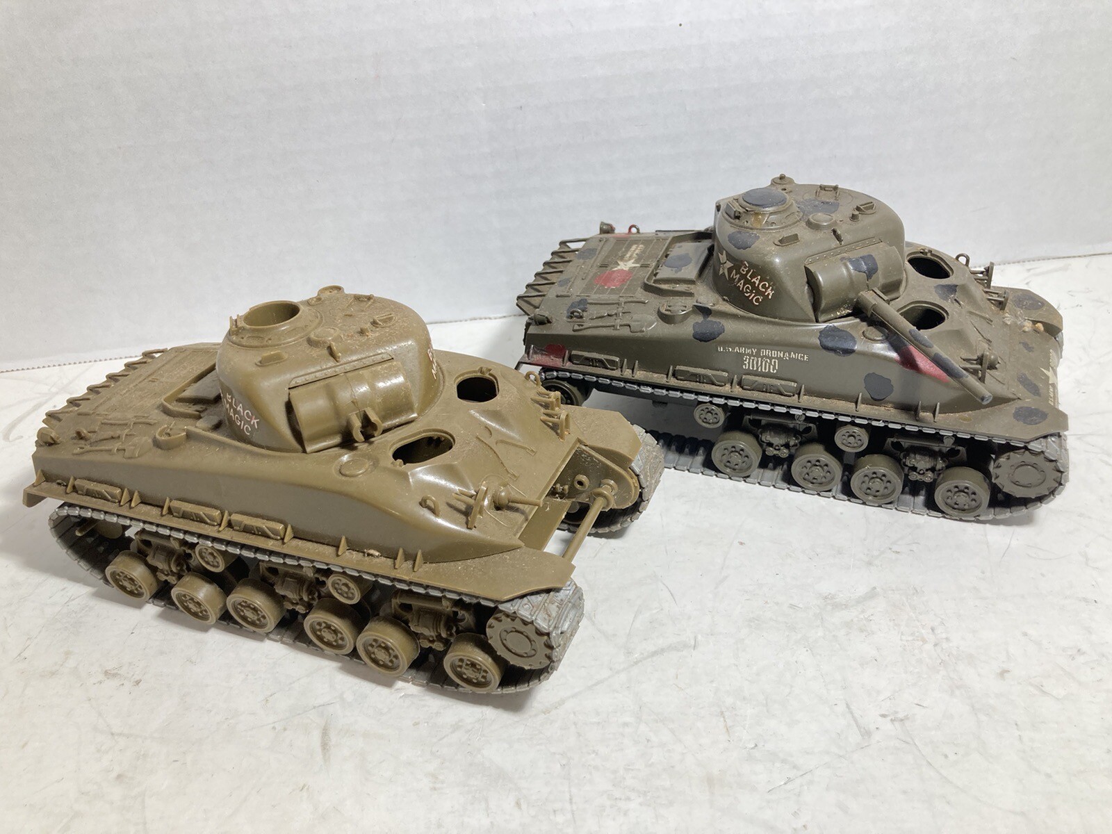 Revell M4 Sherman Tank Black Magic Model Kit 85-7864 Built 1960 ...