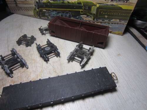 HO trains; Nice lot of die cast trucks and two freight car shells--one ...