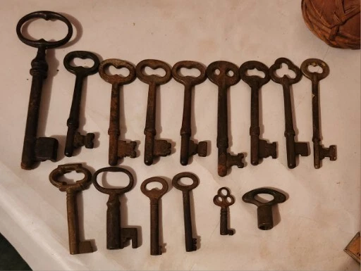 buy wholesaler Antique Vintage Skeleton Keys lot of 15