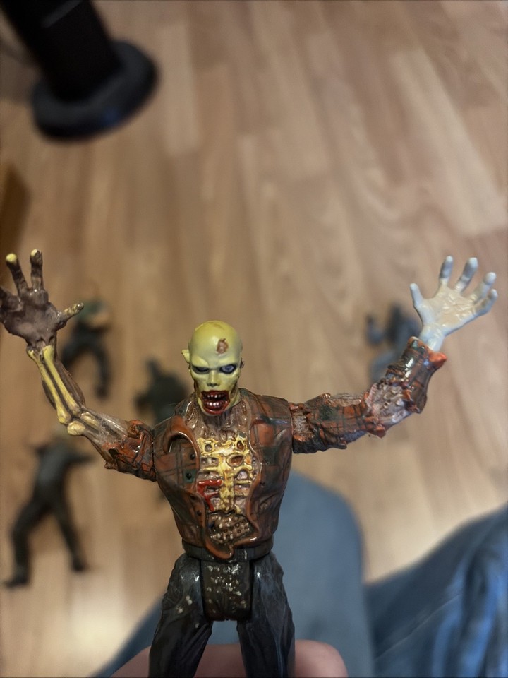 Vintage 1999 Resident Evil Zombie & Hunk Figure Toybiz | eBay