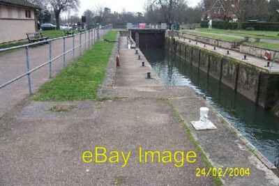 Photo 6x4 River Thames: Shepperton Lock Weybridge Viewed looking ...