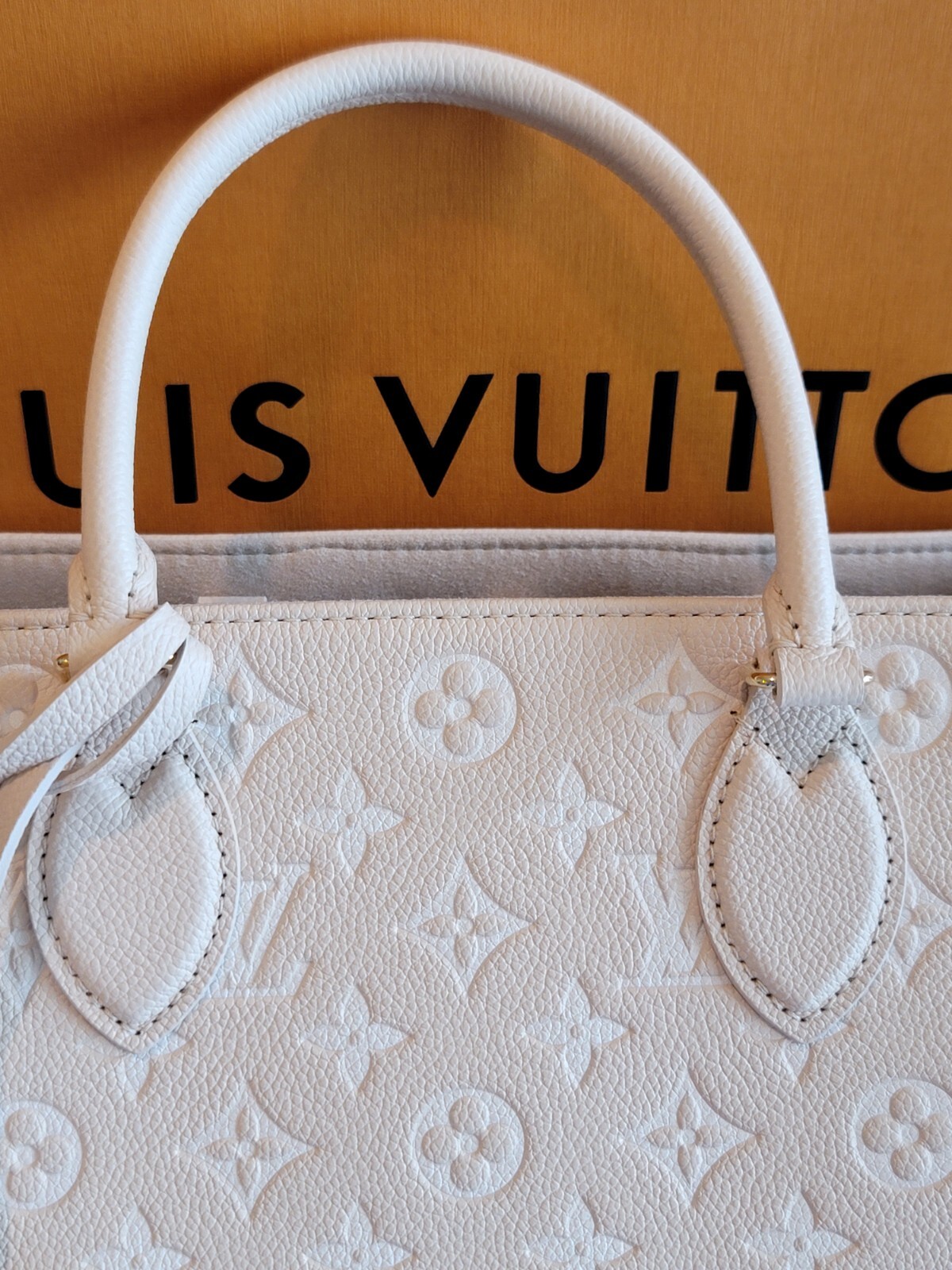 Louis Vuitton Onthego MM Giant Monogram Spring in The City Empreinte ...