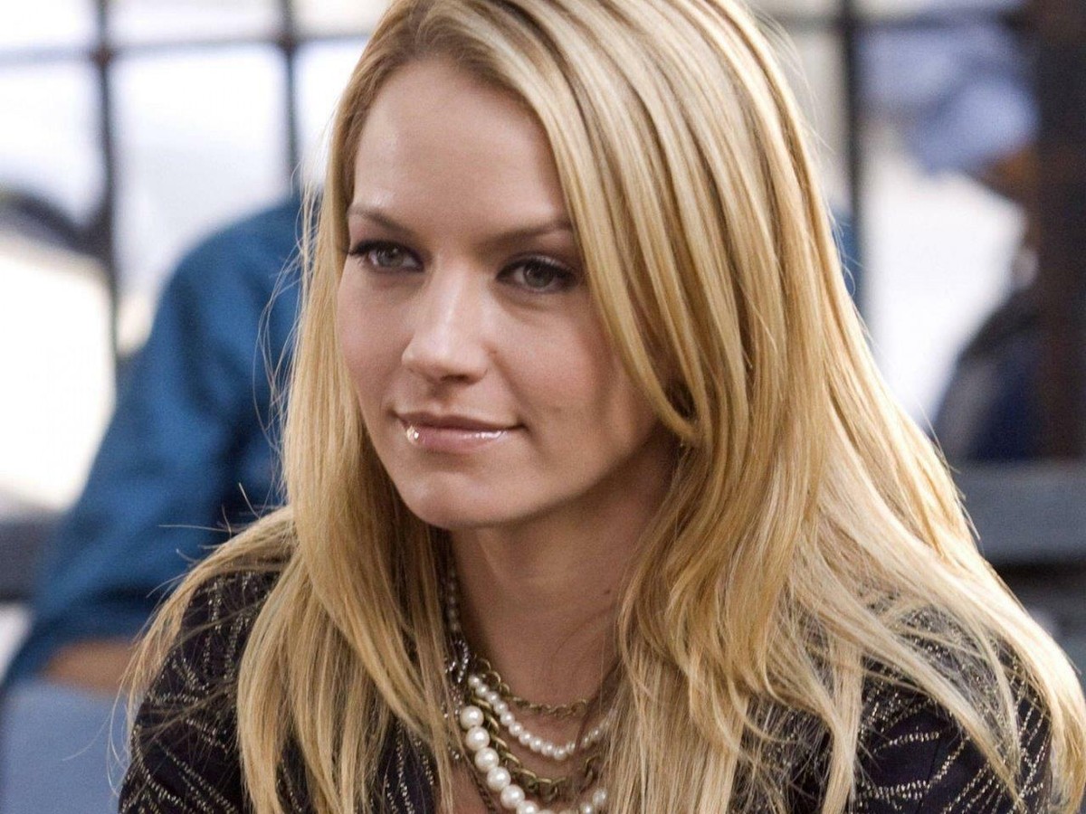 Becky Newton File:Becki Newton 4th Annual Norma Jean Gala.jpg