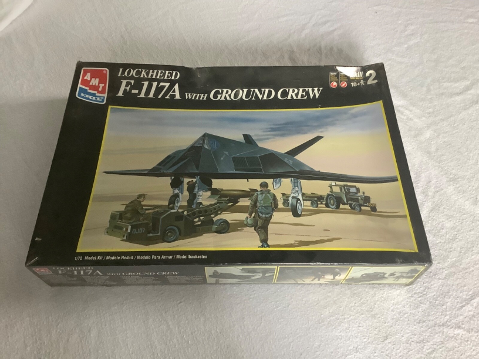 Amt E rel Lockheed F-117A with ground crew model kit Brand new factory ...