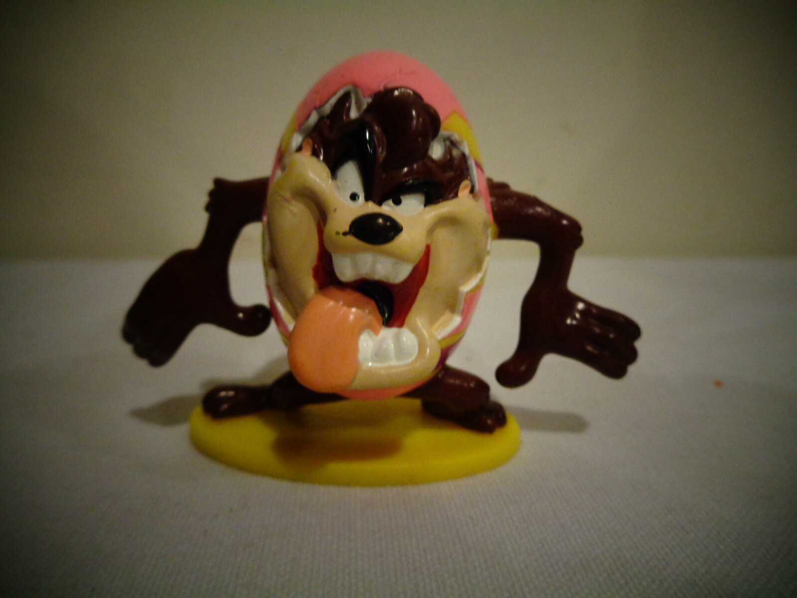 WARNER BROS LOONEY TUNES TAZ TASMANIAN DEVIL IN CRACKED EASTER EGG PVC ...