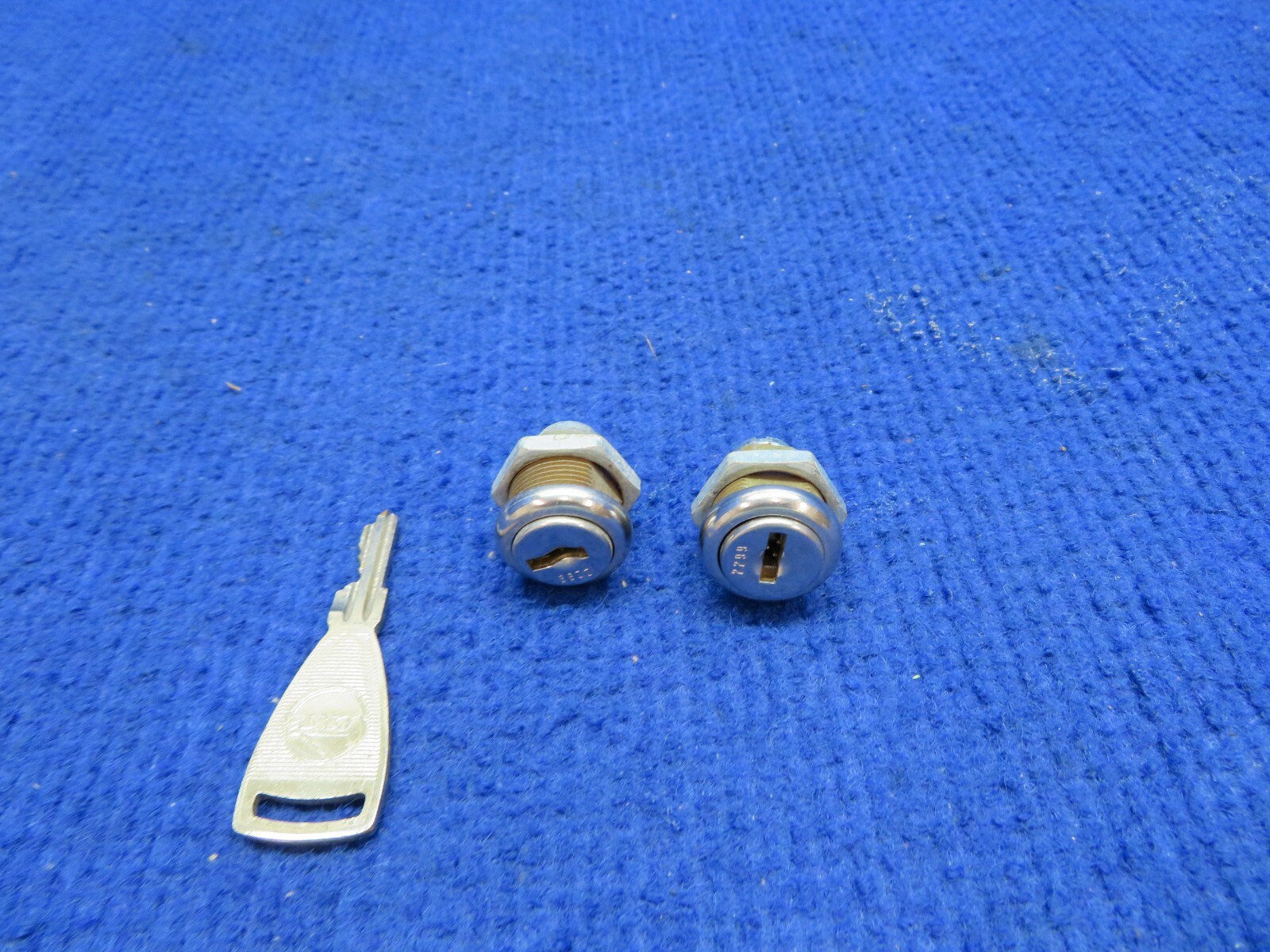 Cessna Baggage Lock & Door Lock w/ Key P/N 5500004-803 LOT OF 2 NOS ...