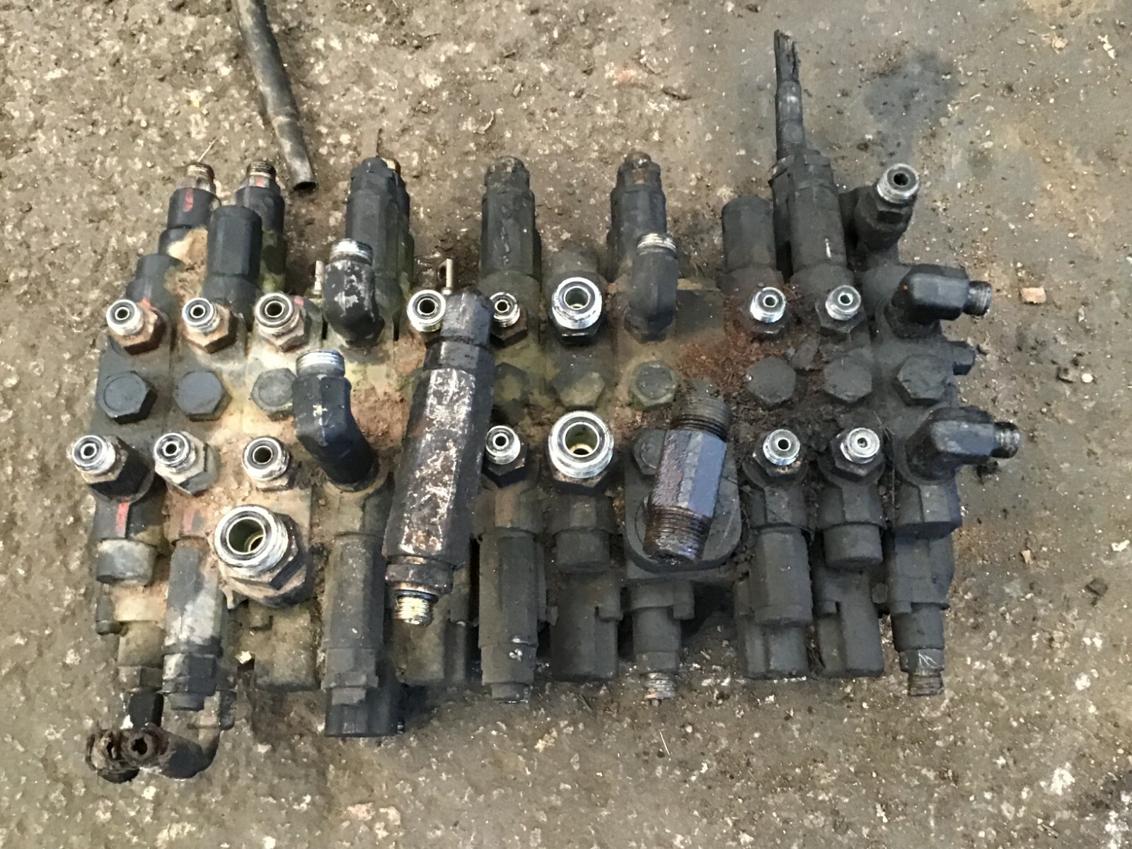 JCB 8014, 8016, 8018 11 SPOOL VALVE BLOCK P/N 333/W3248 SEE DESCRIPTION ...