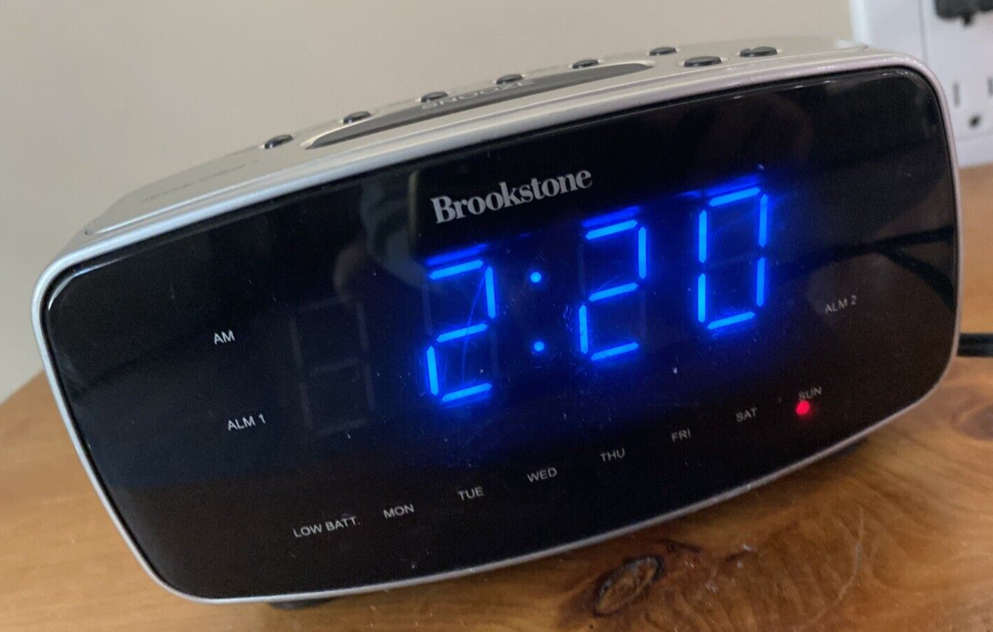 Brookstone SmartSet Digital Dual Alarm Clock Model Big Display AC101 ...