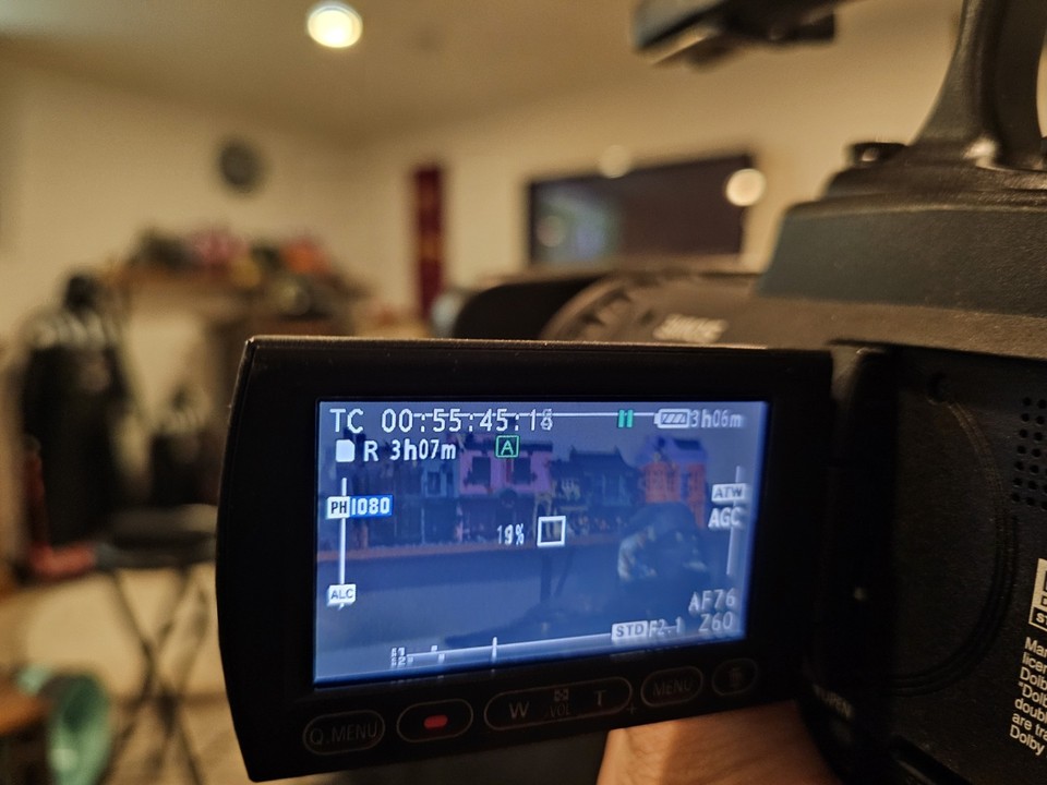 Panasonic AG-HMC40P 3MOS HD AVCCAM With Tripod | eBay