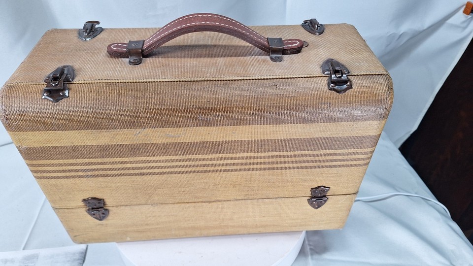 1941-2 Zenith Universal, Magnetic Wave, Bomber Tube Radio *Serviced ...