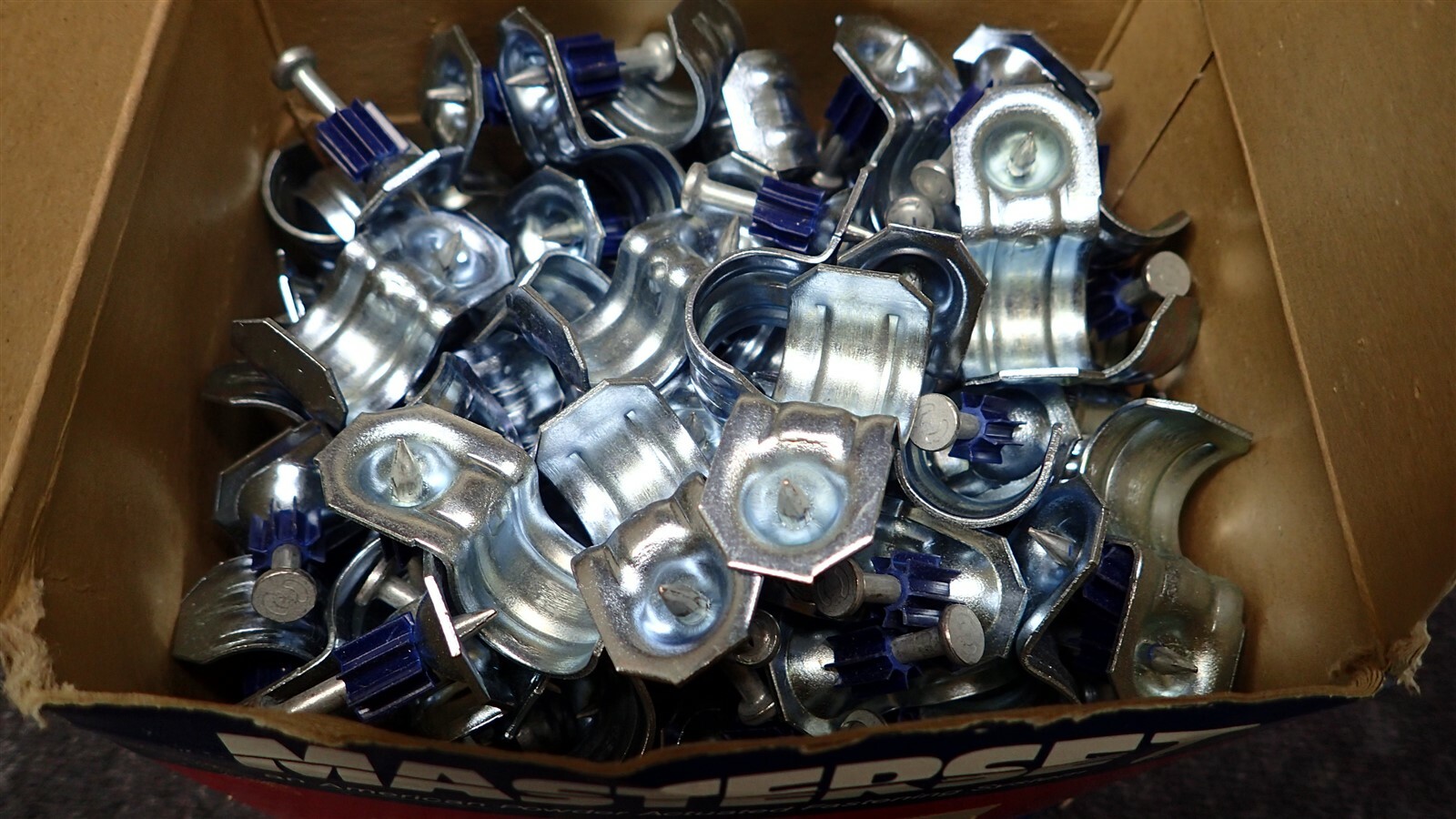 MASTERSET 100 Fasteners CC50-DP100, .300 x 1" x 1/2" Strap Half Clip ...