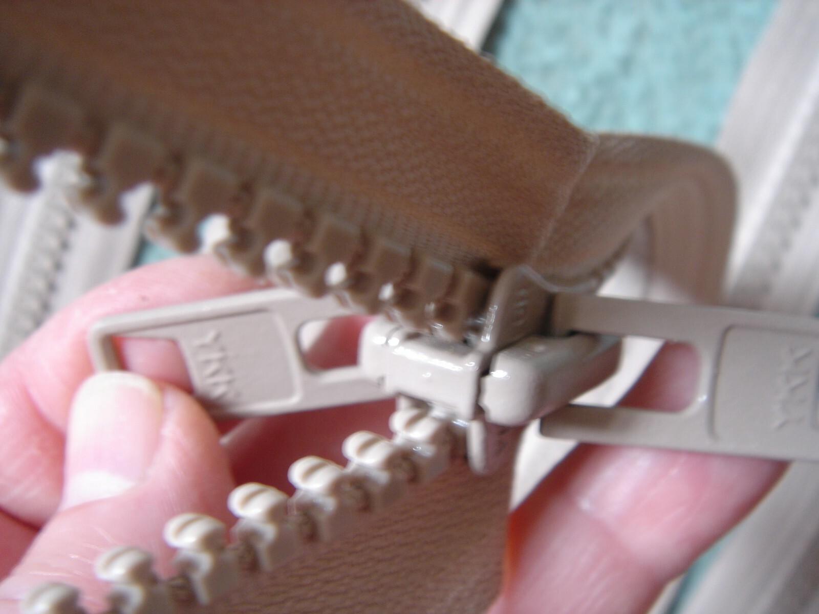 MARINE ZIPPERS YKK DELRIN SIZE #10-- BEIGE ZIPPERS, ASSORTED LENGTHS ...