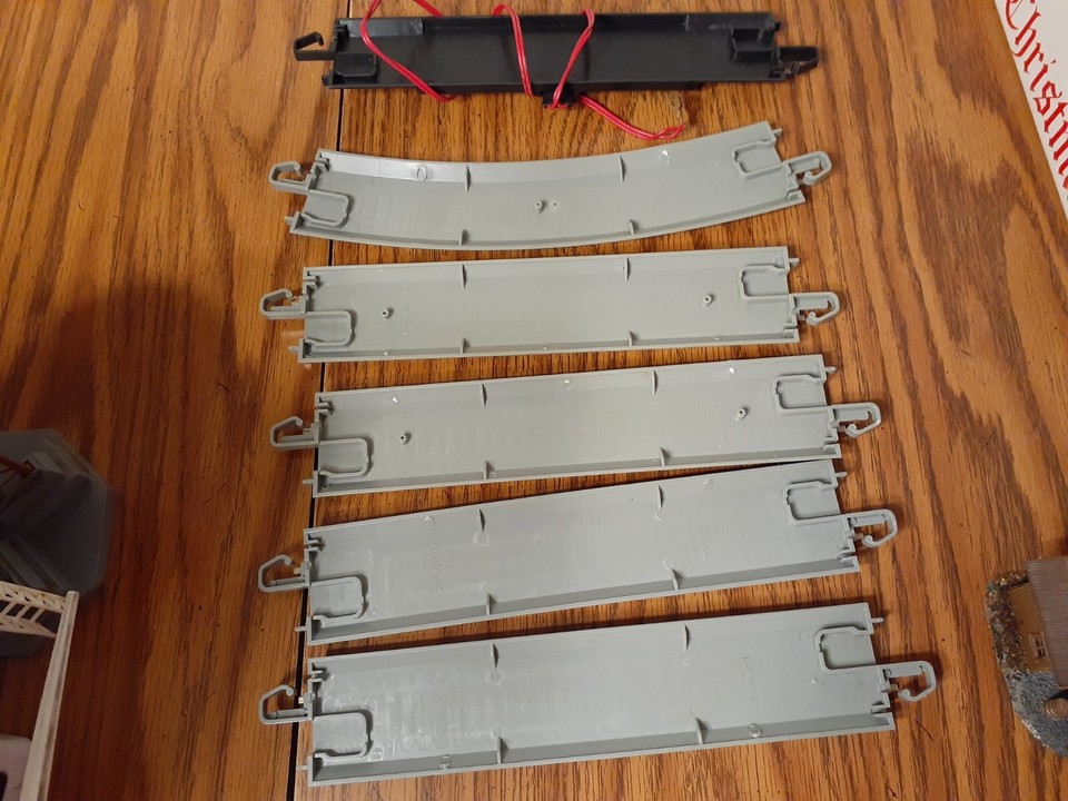 Lot of 6 Bachmann HO scale E-Z Track straight, curved, rerailer | eBay
