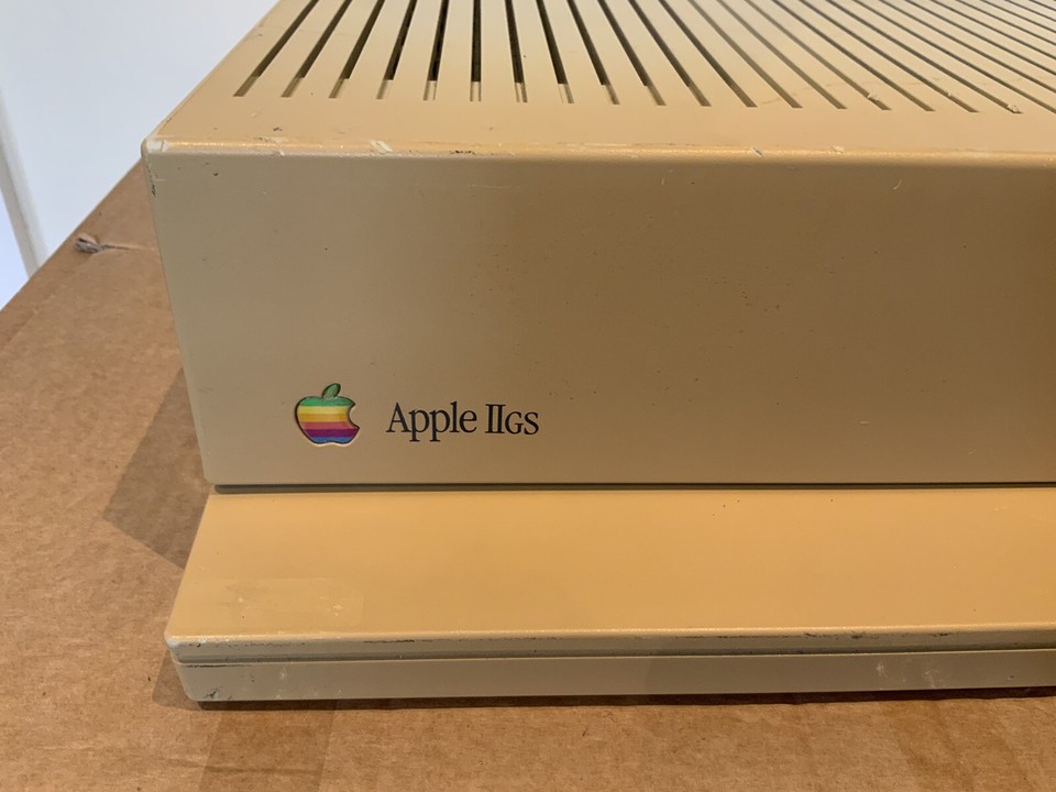 Vintage 1989 Apple IIgs ROM3 1.125MB RAM (ROM 3), working-yellowed ...