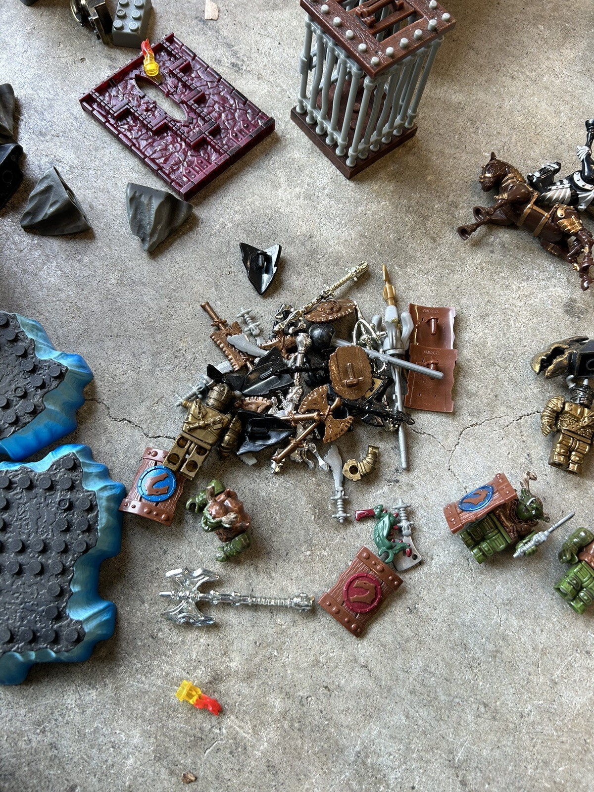 Huge Lot of Mega Bloks Dragons Pirates Krystal Wars Castle Ship Weapons ...