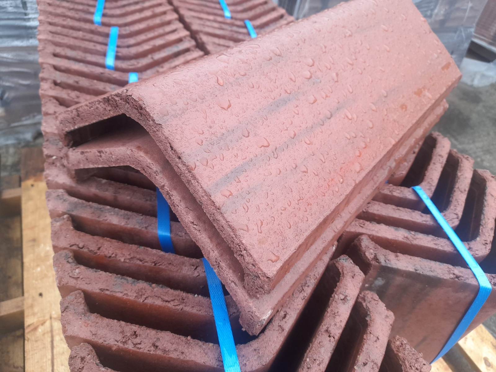 New Sandtoft Dual Calderdale Edge Rustic Interlocking Concrete Tiles ...