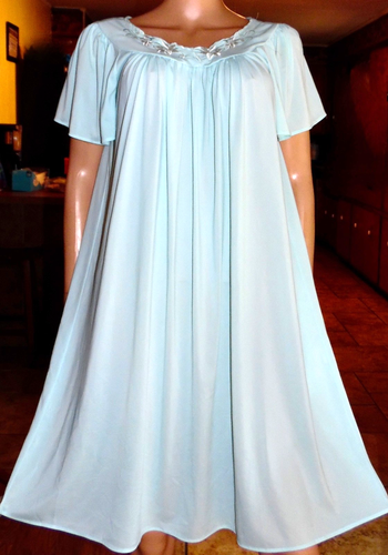 VINTAGE MISS ELAINE FULL BUST NYLON & APPLIQUES NIGHTGOWN, MED-BUST 46 ...